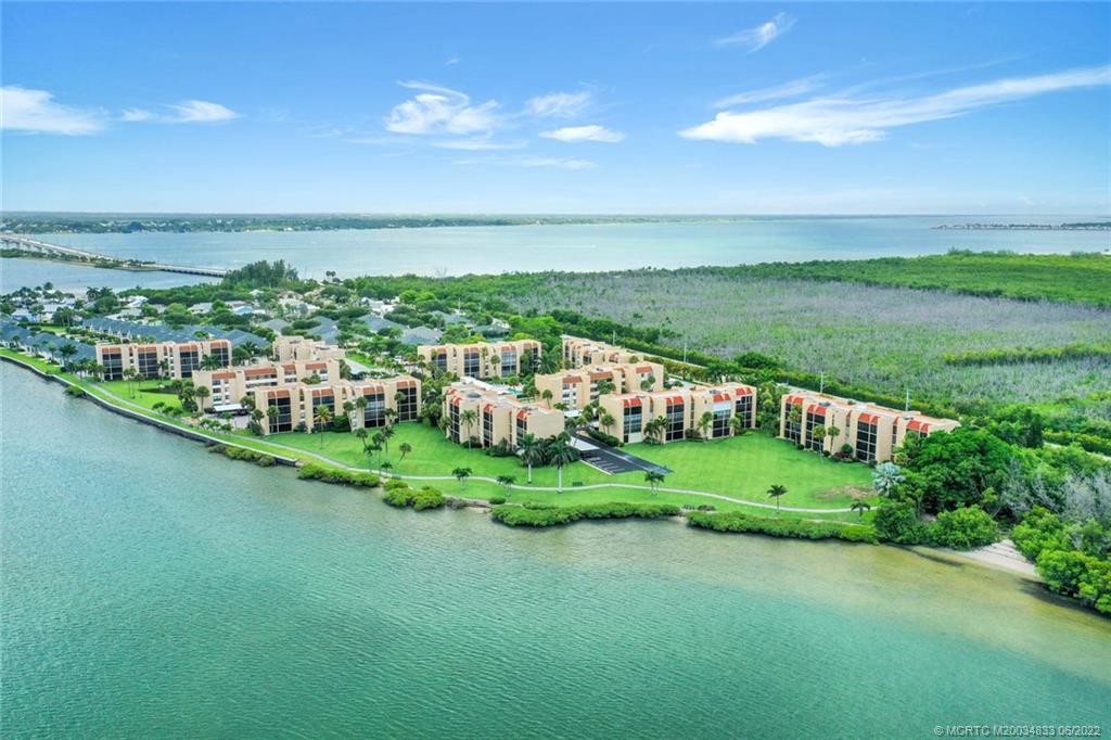 Fairwinds Cove: Riverfront Complex in Jensen Beach, FL