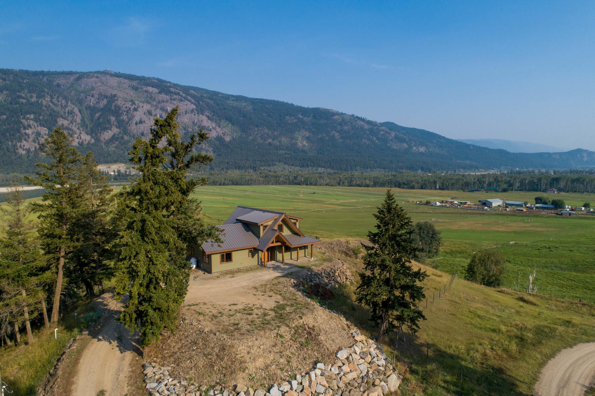 6656 Yellowhead Hwy South, Darfield BC