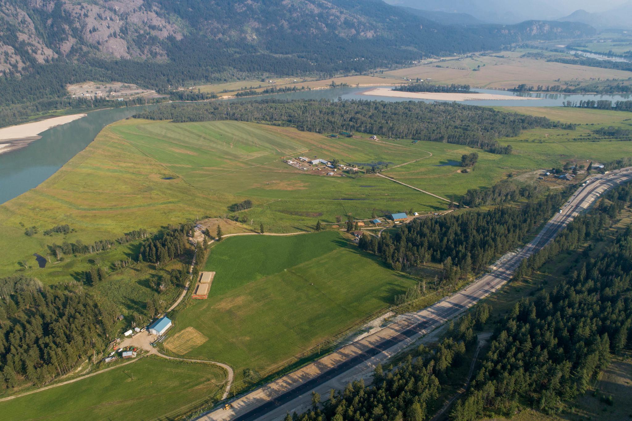 6656 Yellowhead Hwy South, Darfield BC