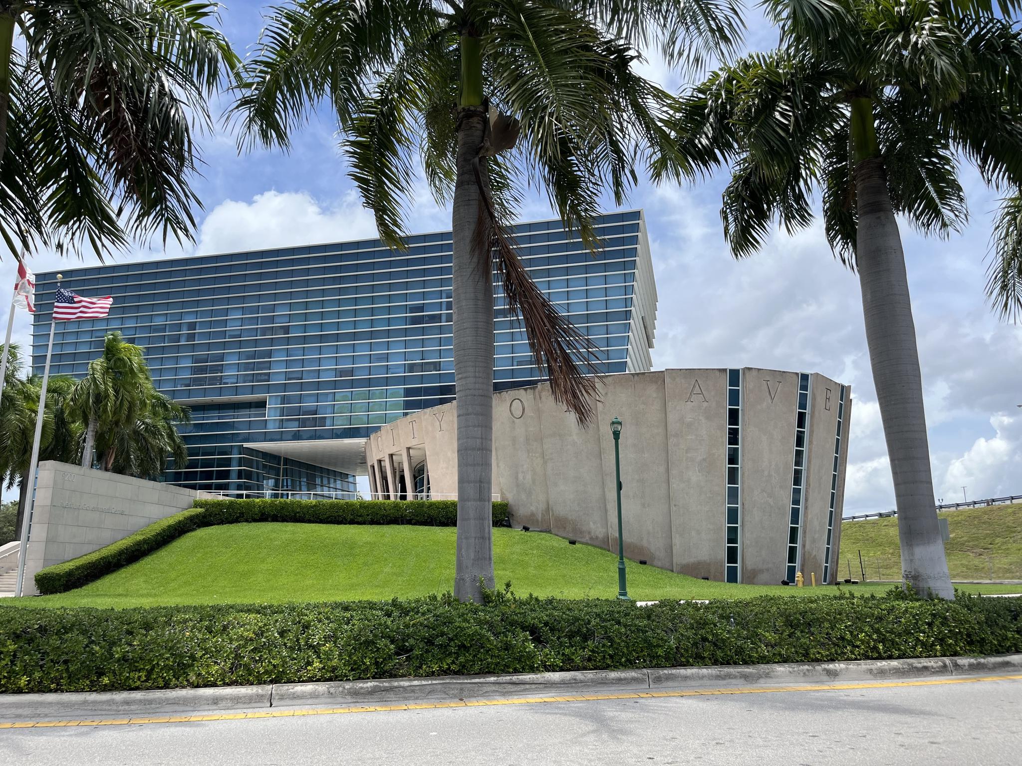 Luxury Living in Aventura, FL: Explore High-End Condos for Sale and ...